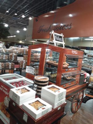 HOLIDAY MARKET - Updated December 2025 - 46 Photos & 85 Reviews - 3315 ...