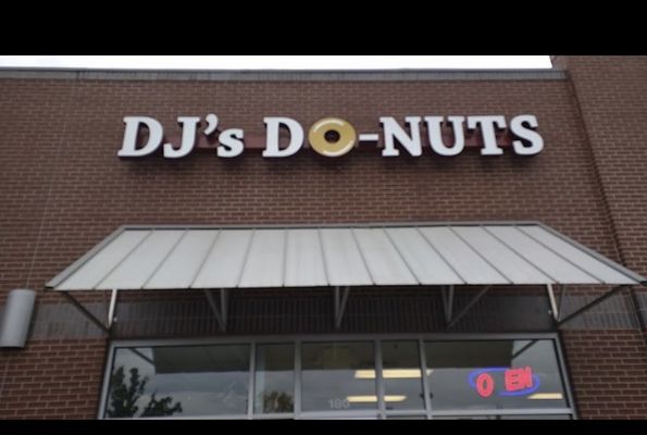DJ’S DONUTS - Updated December 2025 - 14810 Cantrell Rd, Little Rock ...