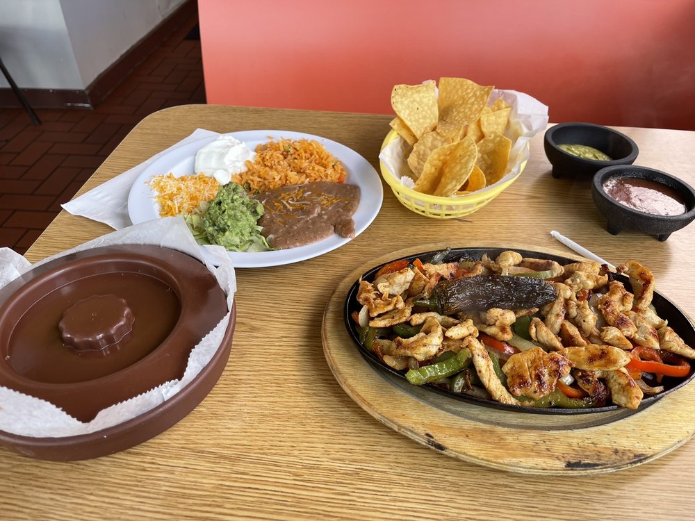 TACO UNICO - Updated June 2025 - 147 Photos & 95 Reviews - 1411 S ...