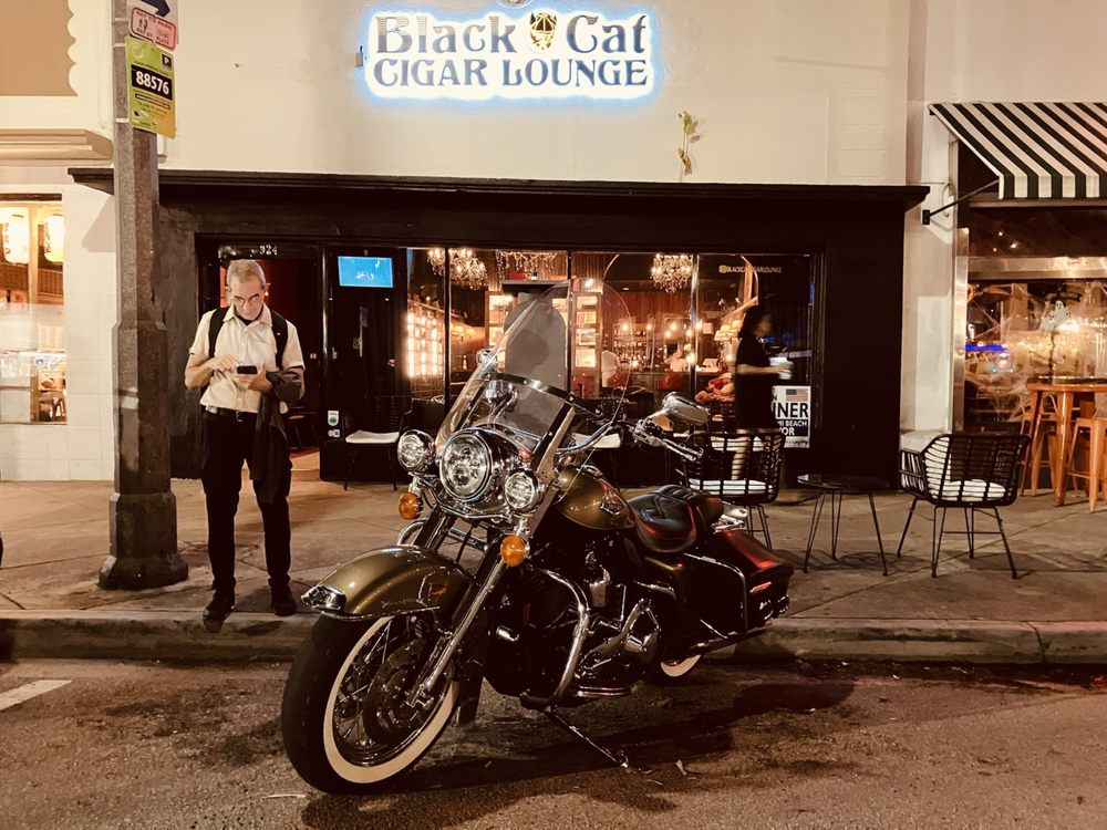 BLACK CAT CIGAR LOUNGE AND BAR - Updated August 2025 - 85 Photos & 25 ...