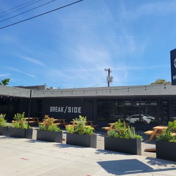 BREAKSIDE BREWERY - BEAVERTON - Updated July 2024 - 55 Photos & 22 ...