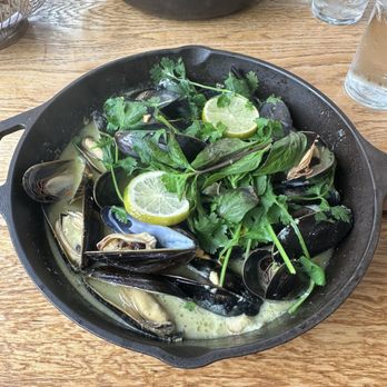 MUSSEL BAR & GRILLE - ARLINGTON - Updated December 2025 - 779 Photos ...