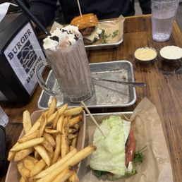 BURGER BENCH - Updated December 2025 - 191 Photos & 120 Reviews - 230 ...