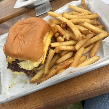 RILEY’S BAR + BURGER - Updated October 2025 - 39 Photos & 26 Reviews ...