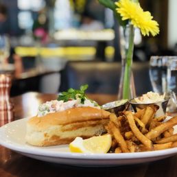 FIN POINT OYSTER BAR & GRILL - 616 Photos & 468 Reviews - 89 Broad St ...