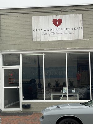 GINA WADE REAL ESTATE - 204 Main St, Dallas, Georgia - Real Estate ...