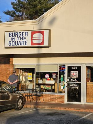 BURGER IN THE SQUARE - Updated December 2025 - 87 Photos & 157 Reviews ...