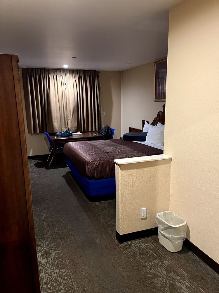 COLONY INN - Updated December 2025 - 106 Photos & 127 Reviews - 4917 ...