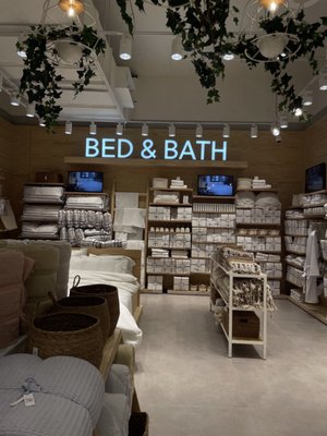 FOX HOME - Updated June 2026 - 11 Photos - 220 Yonge Street, Toronto ...