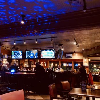 UNO PIZZERIA & GRILL - Updated September 2025 - 167 Photos & 166 ...