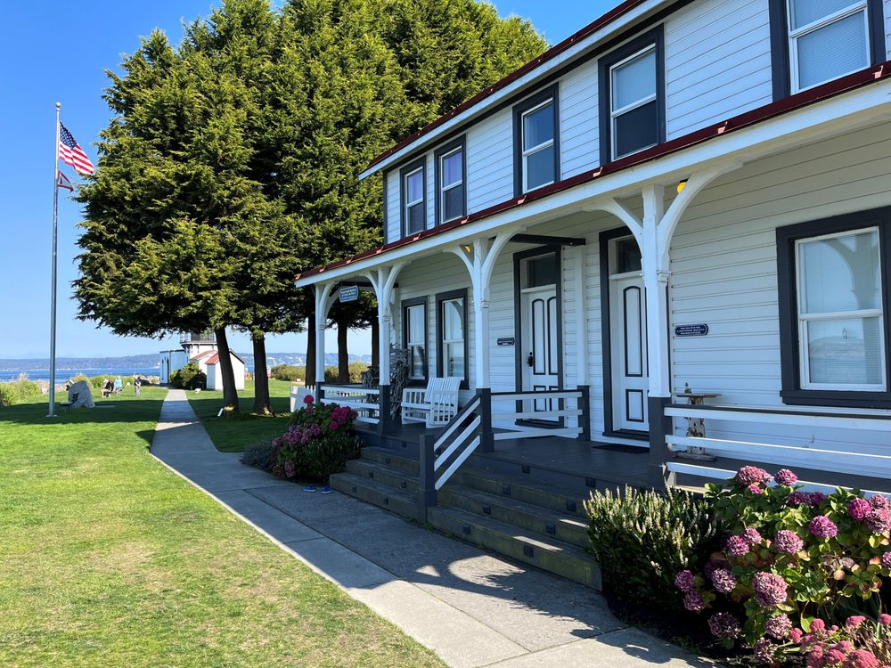 POINT NO POINT LIGHTHOUSE & PARK - Updated April 2024 - 73 Photos & 19 ...