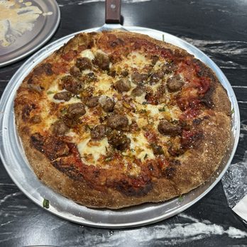 CALIENTE PIZZA & DRAFTHOUSE - Updated October 2025 - 22 Photos & 22 ...