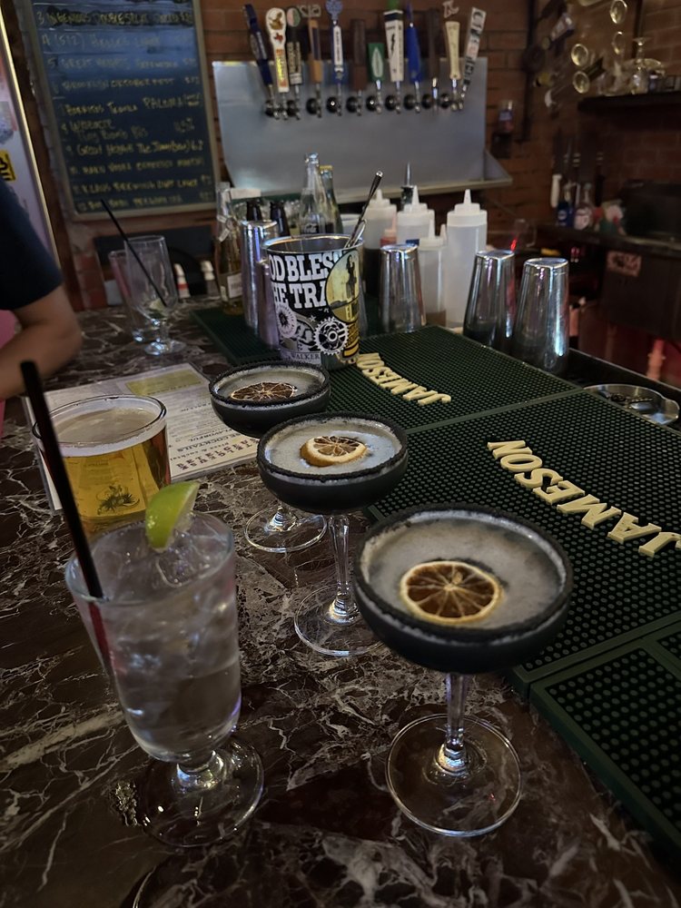 BETELGEUSE BETELGEUSE - 102 Photos & 44 Reviews - 2101 Washington Ave ...