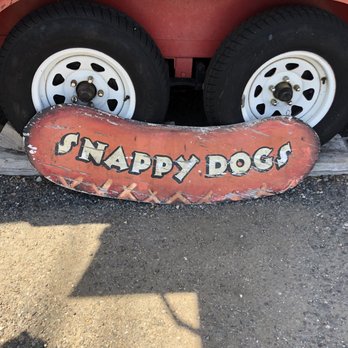 SNAPPY DOGS - Updated July 2025 - 52 Photos & 127 Reviews - 61 Main St ...