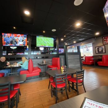 COACHES BURGER BAR - Updated September 2025 - 11 Photos - 4698 Belmont ...