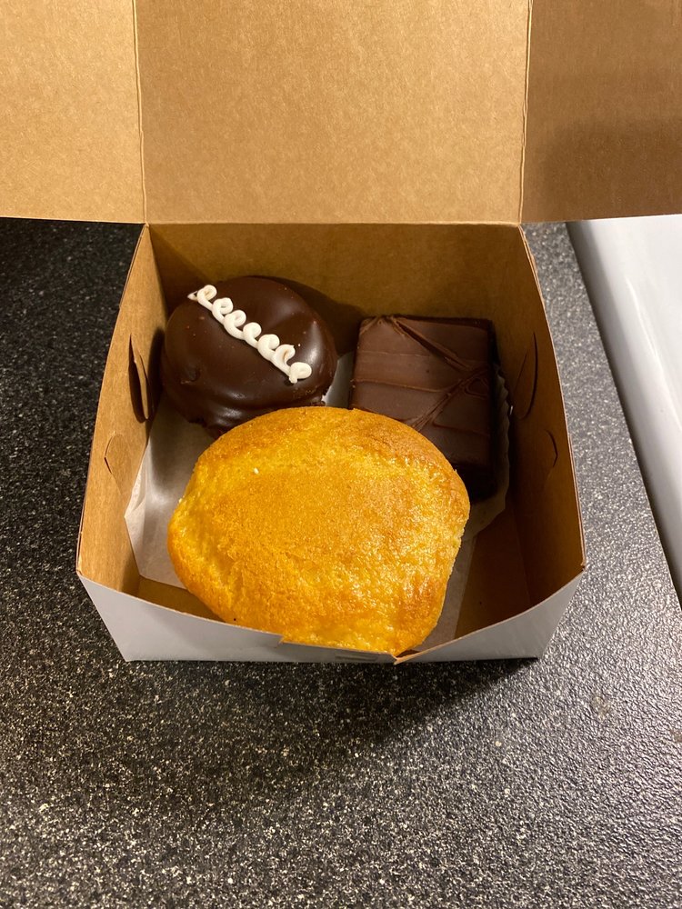 FRATELLI’S PASTRY SHOP - 37 Photos & 37 Reviews - 1 Washington St ...