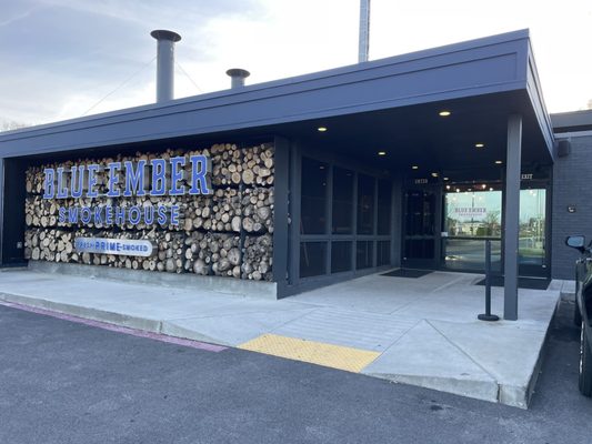 BLUE EMBER SMOKEHOUSE - Updated December 2025 - 62 Photos & 121 Reviews ...