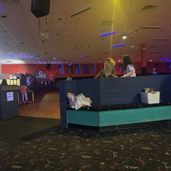 LOGANSPORT SKATE WORLD & FUN CENTER - Updated October 2025 - 11 Photos ...