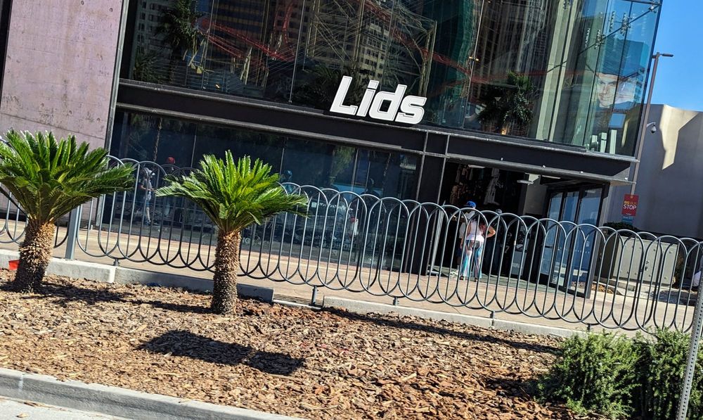 LIDS - Updated May 2026 - 11 Photos & 13 Reviews - 3200 Las Vegas Blvd ...