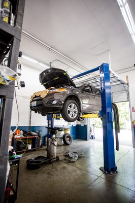 BOB’S SERVICE CENTER - Updated January 2025 - 68 Photos & 31 Reviews ...