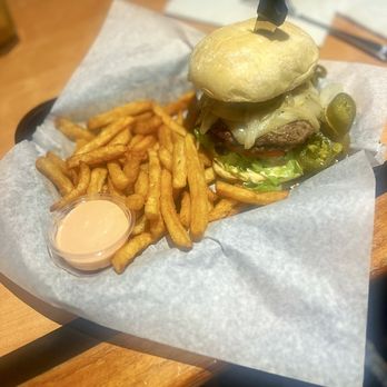 LEGENDS PUB & GRILL SOUTHTOWN - Updated October 2025 - 64 Photos & 76 ...