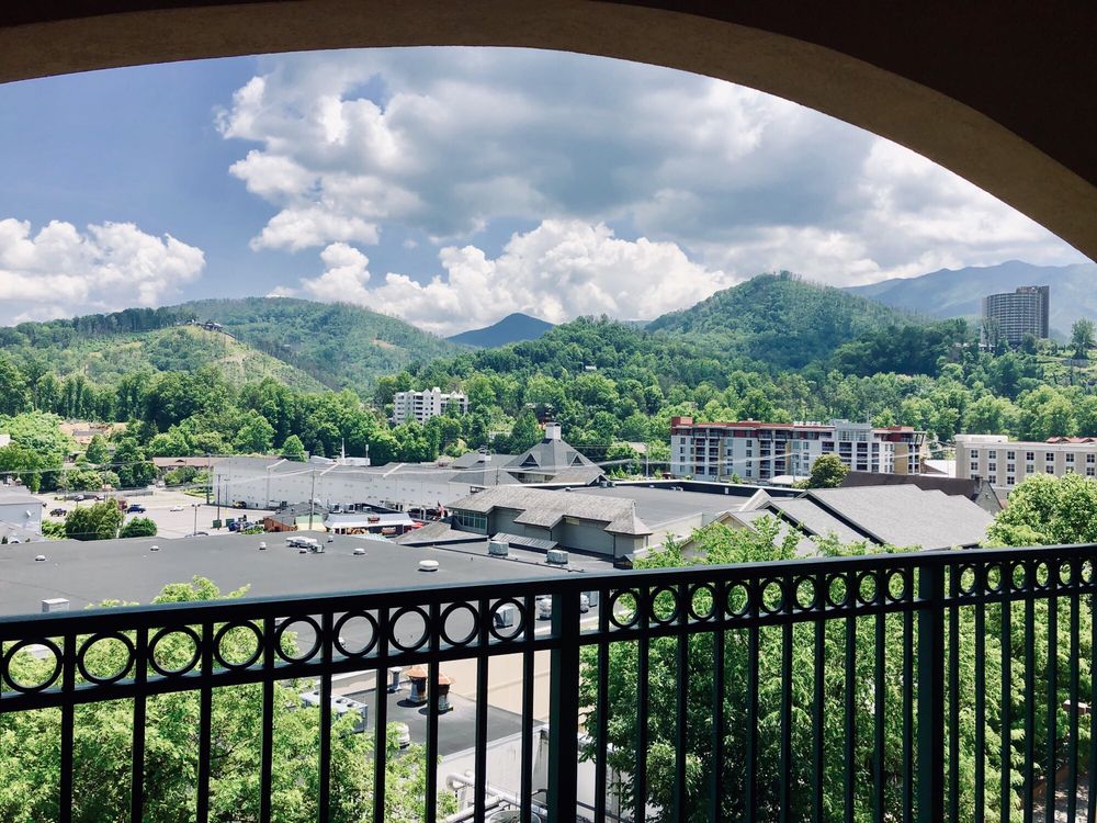 SUMMIT MANOR GATLINBURG - 16 Photos - 125 Leconte Creek Rd, Gatlinburg ...