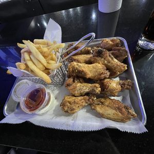 BOMBSHELLS RESTAURANT & BAR - Updated July 2024 - 260 Photos & 490 ...