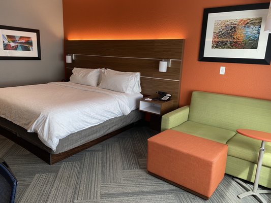 HOLIDAY INN EXPRESS & SUITES LOUISVILLE DOWNTOWN - Updated October 2025 ...