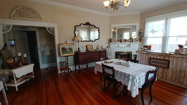 THE HAUNTED ANTIQUE SHOP - Updated January 2026 - 10 Photos - 612 W New ...