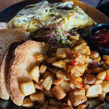 AMINA - Updated January 2025 - 519 Photos & 209 Reviews - 104 Chestnut ...