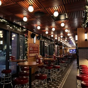 SMALL CHEVAL- LINCOLN PARK - Updated September 2025 - 34 Photos & 22 ...