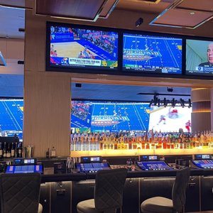 KICKERS GAMING & SPORTS BAR - Updated June 2025 - 61 Photos & 39 ...