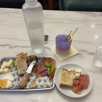 THE WELLBORN - Updated November 2024 - 1072 Photos & 323 Reviews - 211 ...