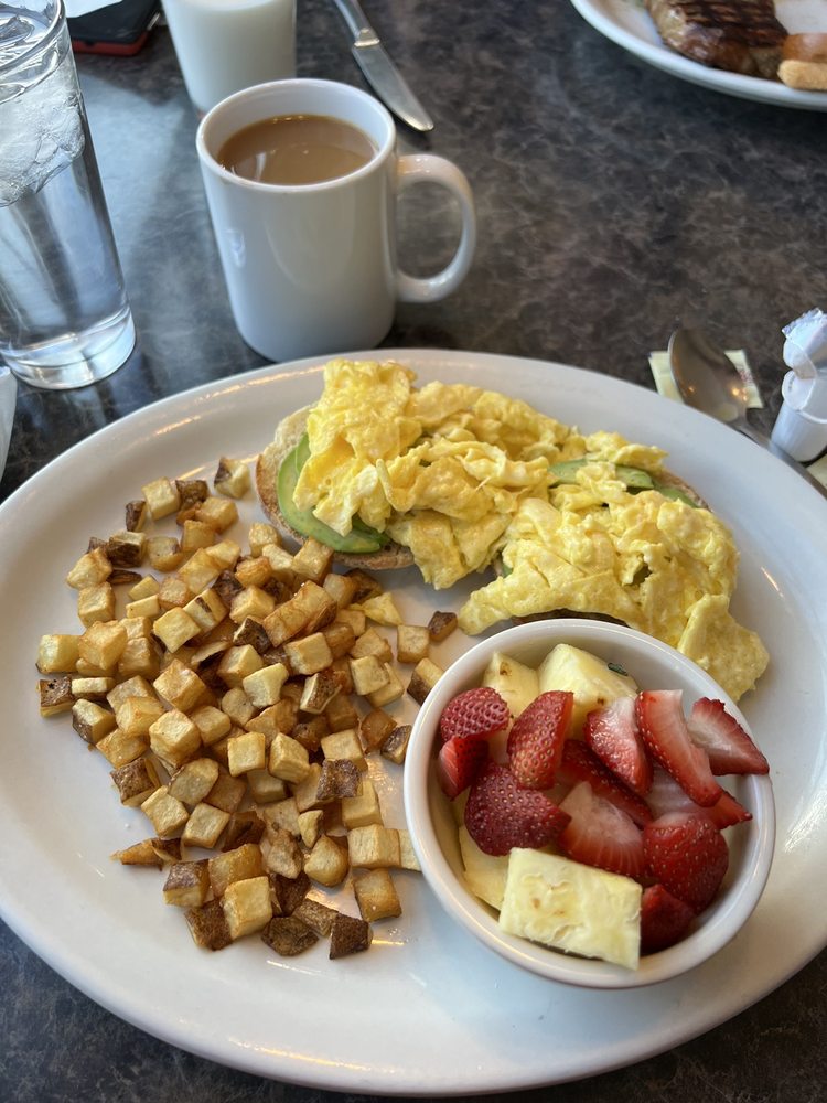 THE LOWRY CAFÉ - 64 Photos & 113 Reviews - 2207 Lowry Ave N ...