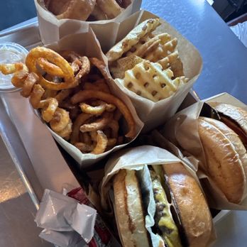 GAMI BURGER - Updated September 2025 - 147 Photos & 87 Reviews - 5093 ...