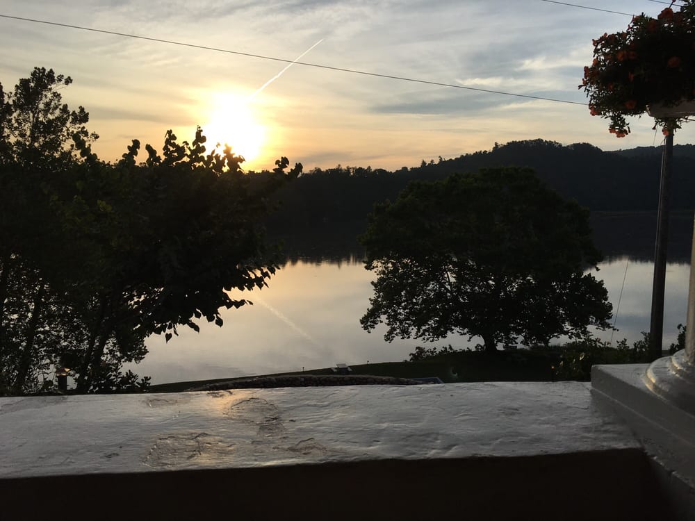 HOMESTEAD INN ON CLAYTOR LAKE - Updated October 2025 - 2652 Brown Rd ...