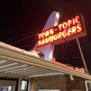 TOWN TOPIC - 317 Photos & 380 Reviews - Burgers - 2021 Broadway St ...
