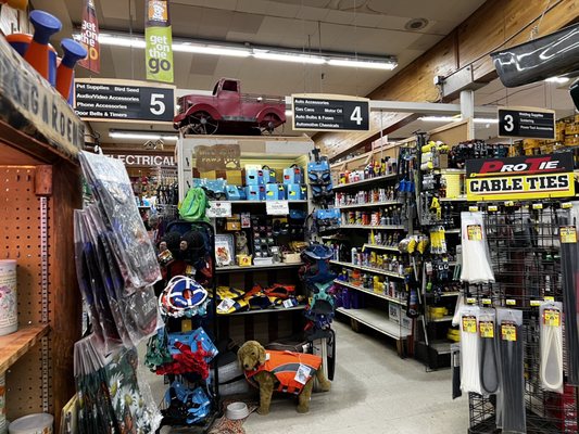 MOUNTAIN HARDWARE & SPORTS - Updated May 2026 - 59 Photos & 191 Reviews ...