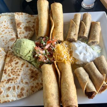 LANDEROS MEXICAN GRILL + CANTINA - Updated July 2024 - 347 Photos & 300 ...