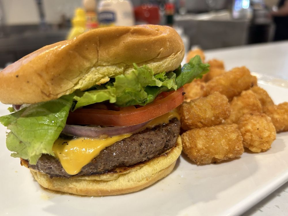 ATLANTA HAWKS GRILL AND BAR - Updated January 2026 - 94 Photos & 124 ...