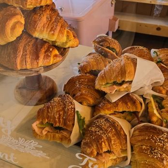 FLYING ROADRUNNER BAKERY - Updated May 2024 - 179 Photos & 59 Reviews ...