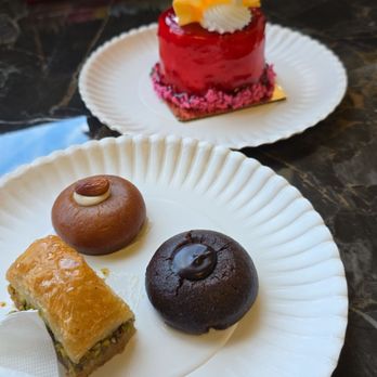 GRIFFIN LOUNGE - Updated January 2026 - 100 Photos & 25 Reviews - 108 E ...