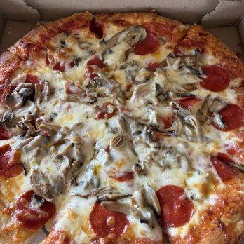 TOWN PIZZA & FAMILY RESTAURANT - Updated December 2025 - 72 Photos & 83 ...