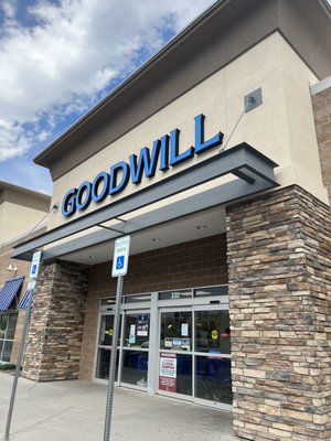 GOODWILL STORE & DONATION CENTER - Updated October 2025 - 11 Photos ...