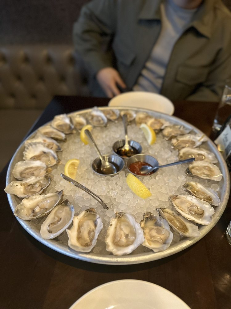 AMA RAW BAR - WEST VILLAGE - Updated December 2025 - 290 Photos & 165 ...