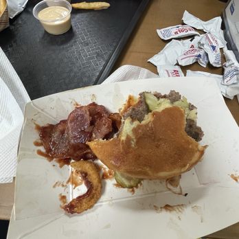 HAPPY BITES BURGER & WINGS - Updated October 2025 - 32 Photos & 21 ...