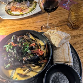 BISTRO ROCA - Updated July 2025 - 400 Photos & 497 Reviews - 143 ...