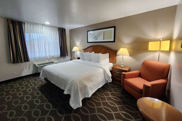 RAMADA BAYSIDE INN & SUITES - Updated April 2025 - 66 Photos & 32 ...