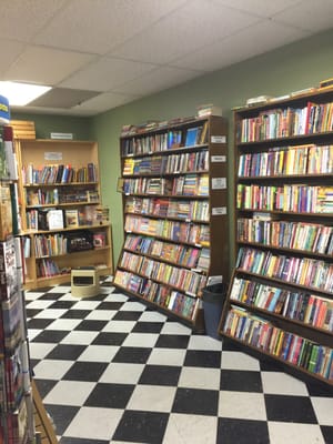 WELLESLEY BOOKS - Updated December 2025 - 20 Photos & 54 Reviews - 82 ...