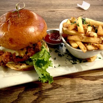 AMITY HALL DOWNTOWN - Updated April 2025 - 313 Photos & 473 Reviews ...